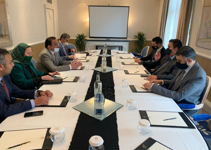 Ministry of Education | The Minister of Education discusses with the ...